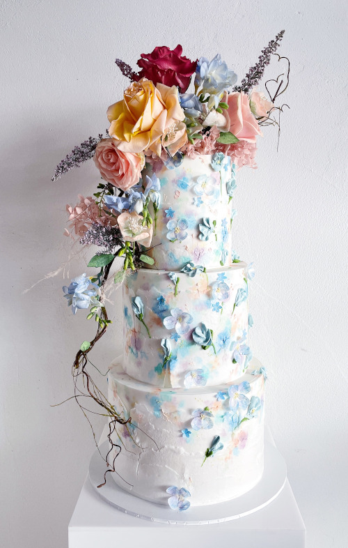 Lyons Den Cakes - Weddings & Engagements